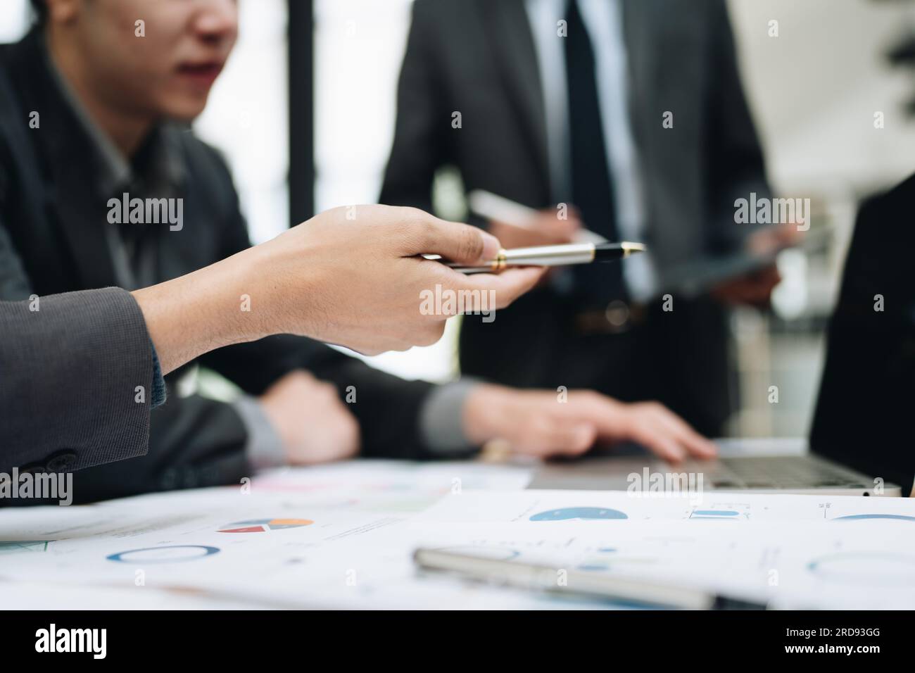 startup business, business advisor explaining strategy for planning ...