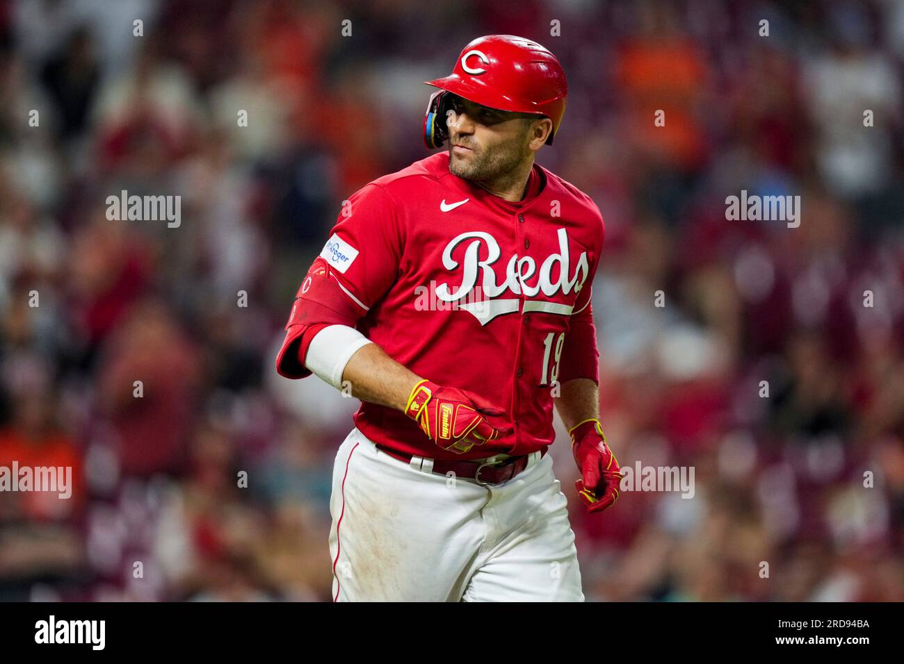 Cincinnati Reds' Joey Votto heads to first base as he draws a walk ...