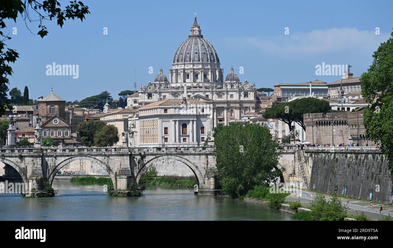 St Peters Basilica and the River Tiber Stock Photo - Alamy