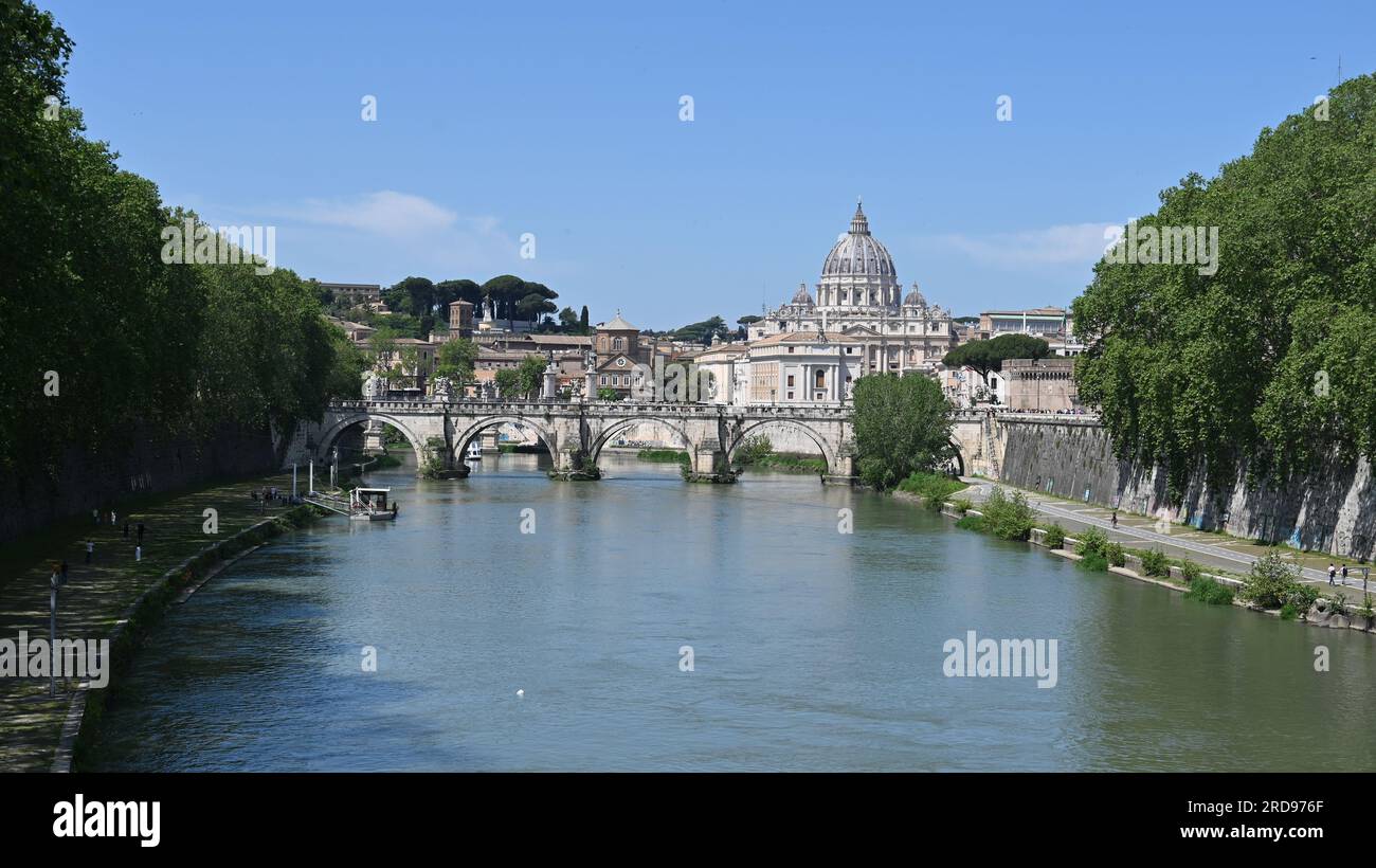 St Peters Basilica and the River Tiber Stock Photo - Alamy