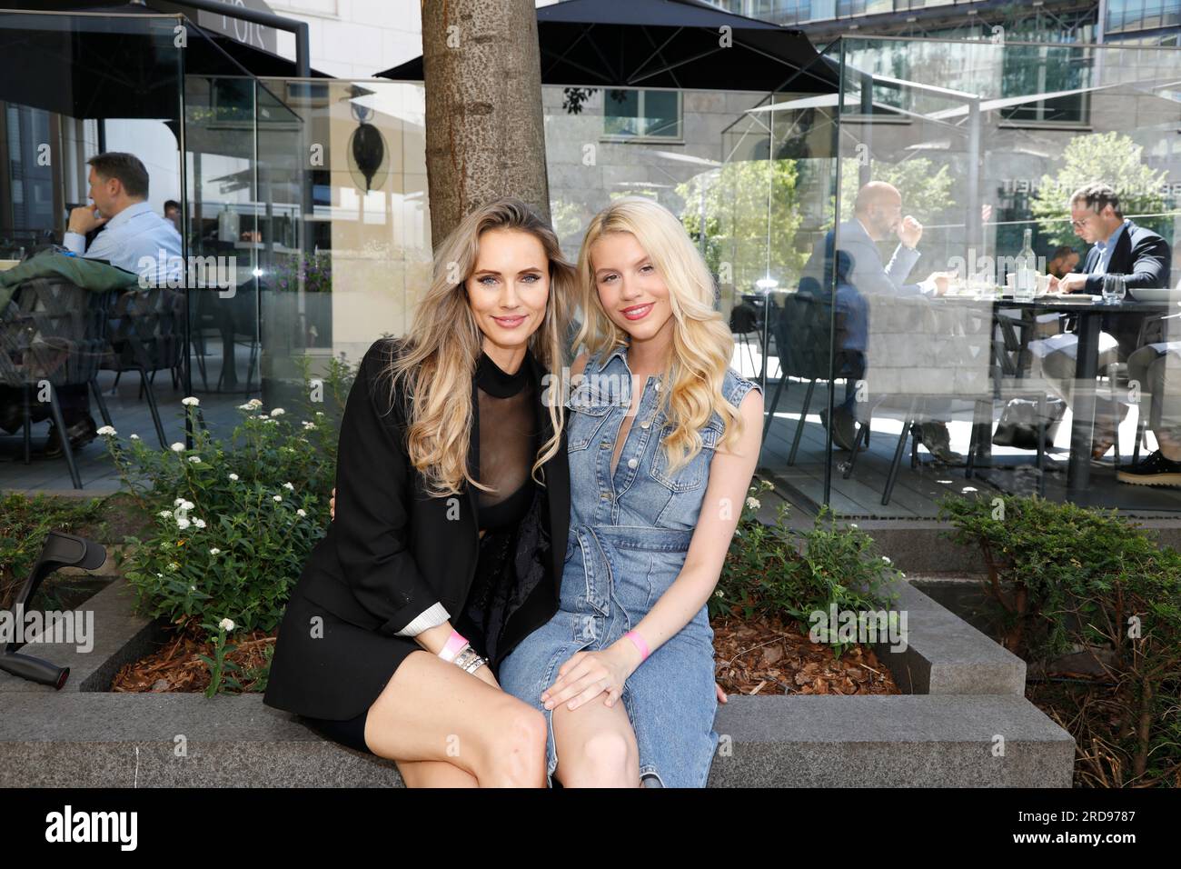 Jenice Franziska Czurratis und Pia Sophie Remmel beim Mates Date ...
