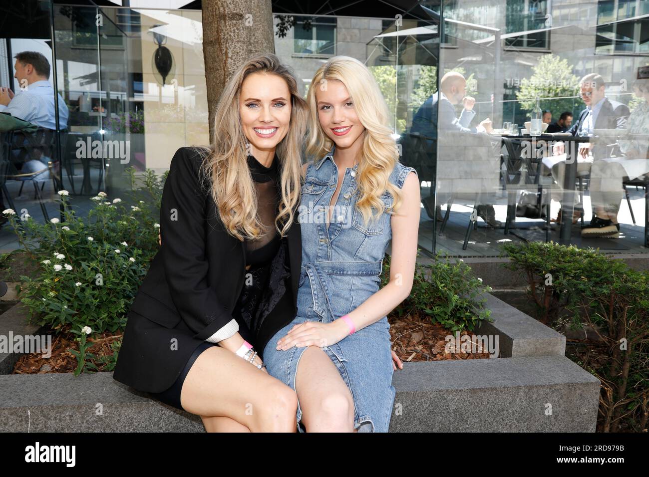 Jenice Franziska Czurratis und Pia Sophie Remmel beim Mates Date ...