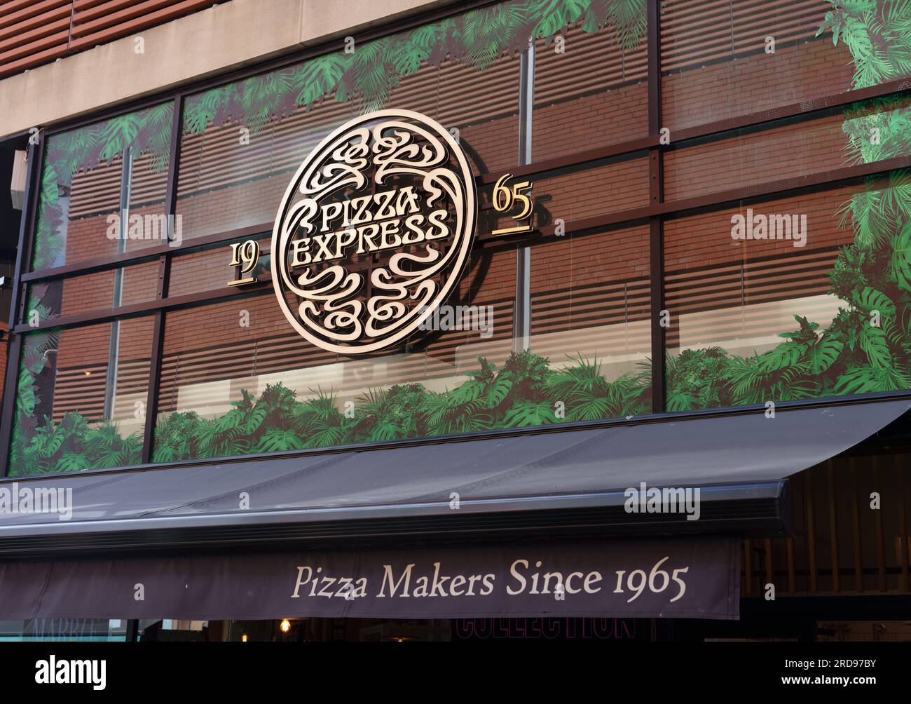 Pizza express signage hi-res stock photography and images - Alamy