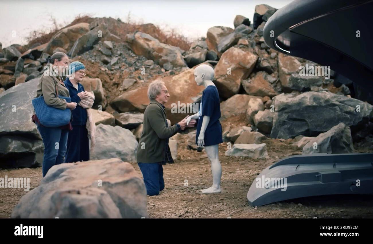 JULES, humans from left: Harriet Sansom Harris, Jane Curtin, Ben ...