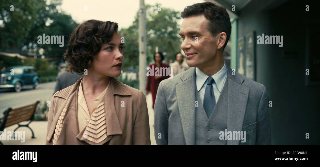 OPPENHEIMER, from left: Florence Pugh as Jean Tatlock, Cillian Murphy ...