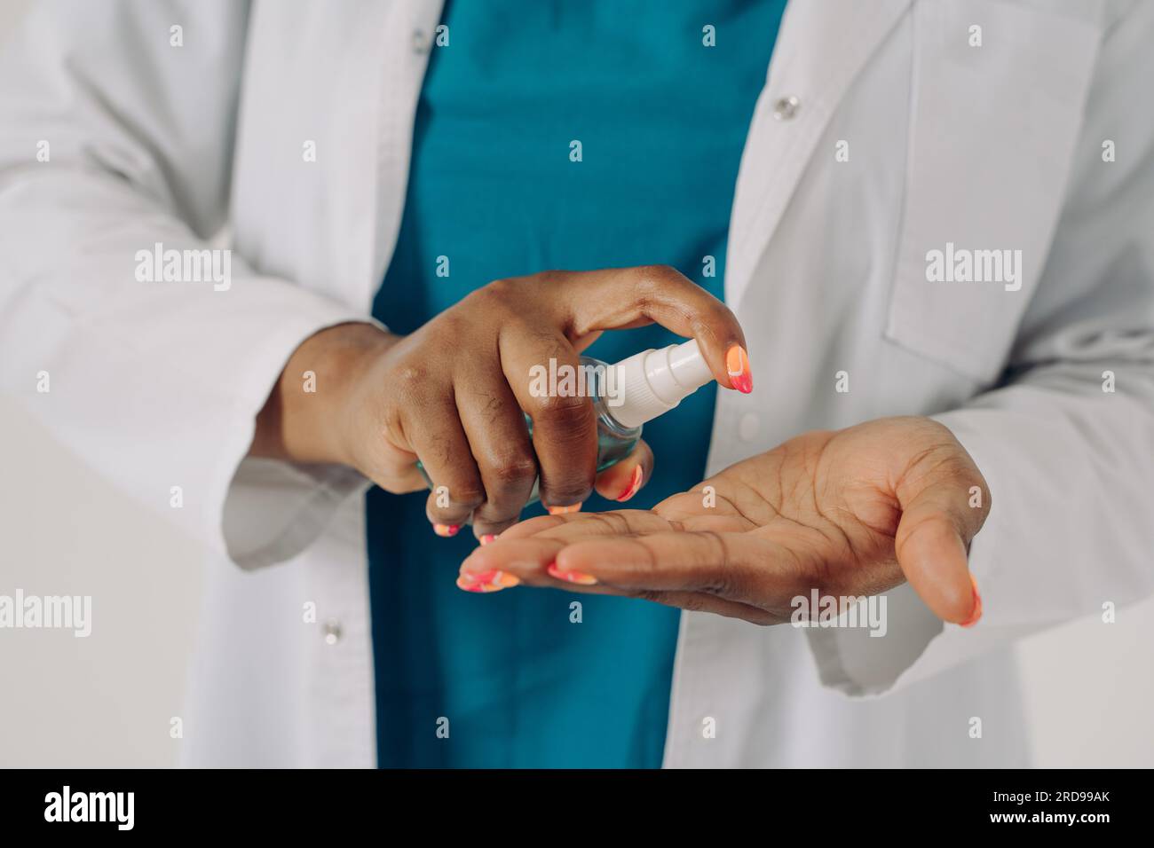 Black female doctor hands hi-res stock photography and images - Alamy