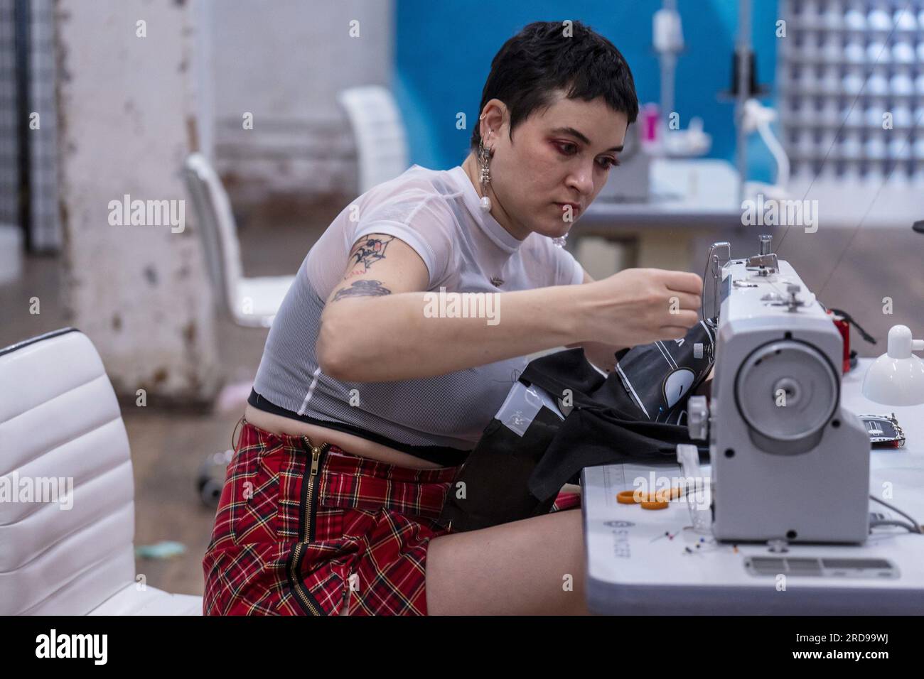 PROJECT RUNWAY, contestant Hester Sunshine, Toying with Fashion ...