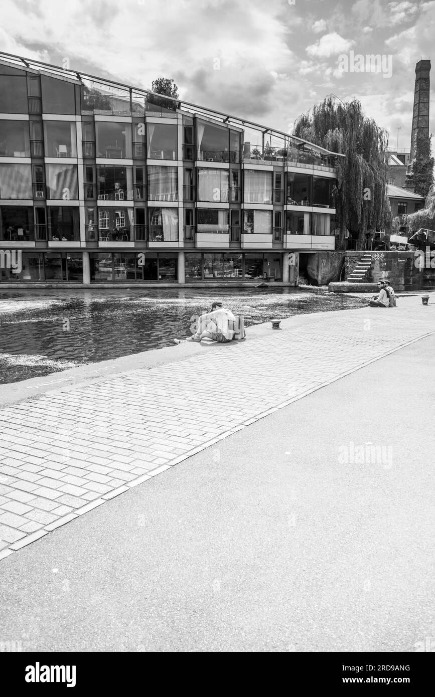Pathways along the canal hi-res stock photography and images - Alamy