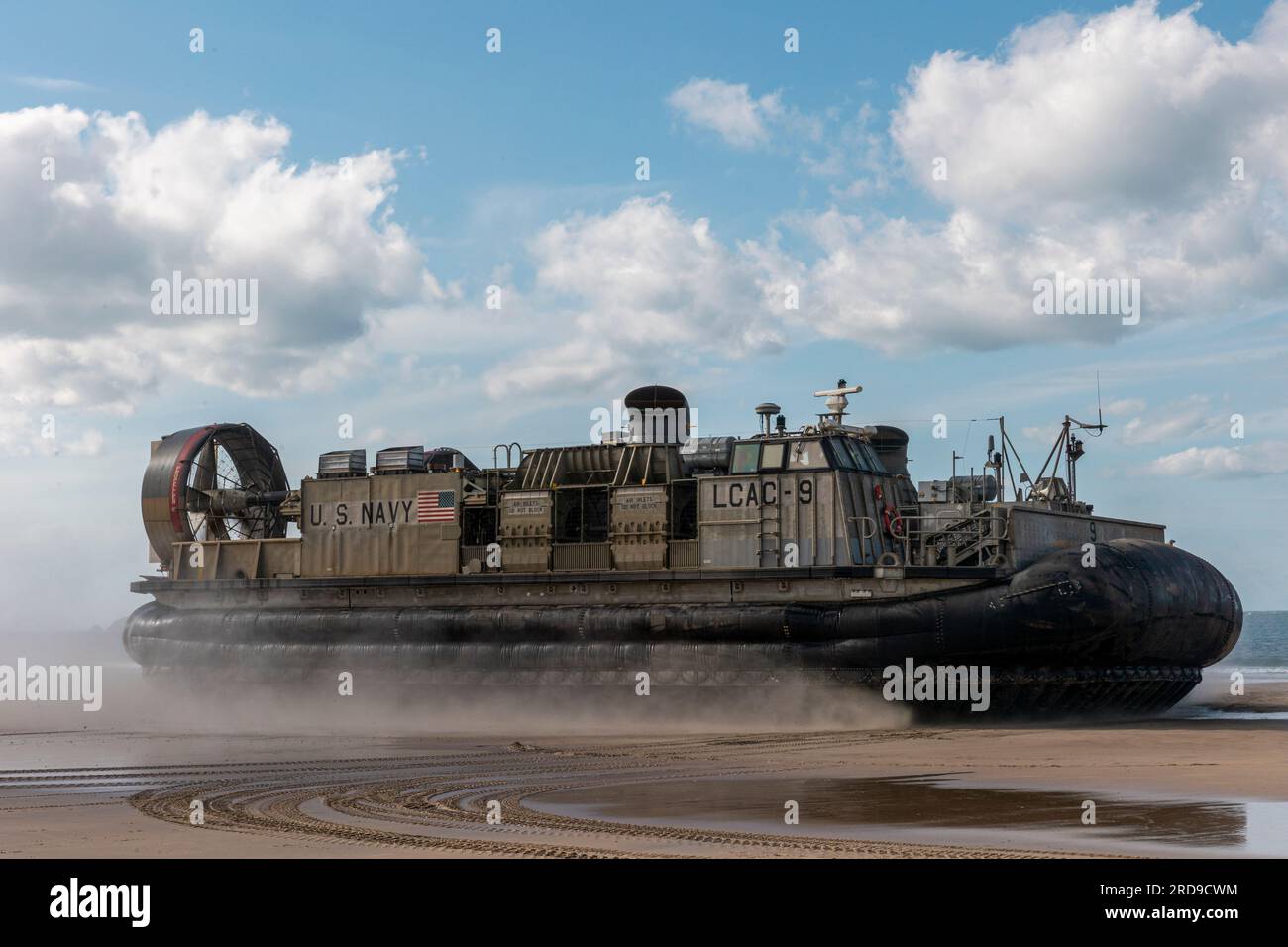 U.S. Navy Sailors assigned to the amphibious dock landing ship USS New ...