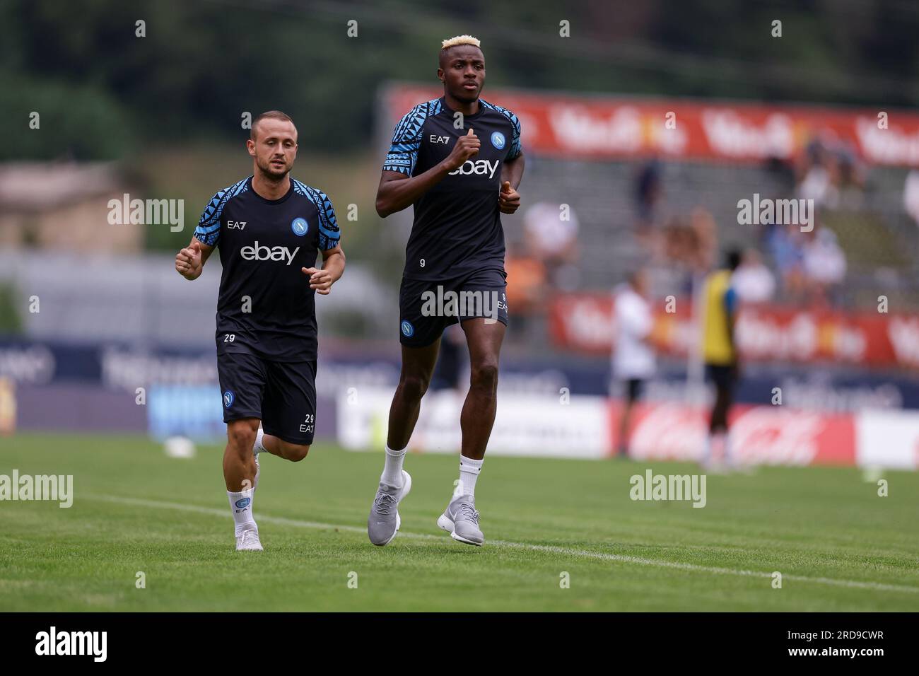 SSC Napoli's Slovak midfielder Stanislav Lobotka (L) and SSC Napoli's ...