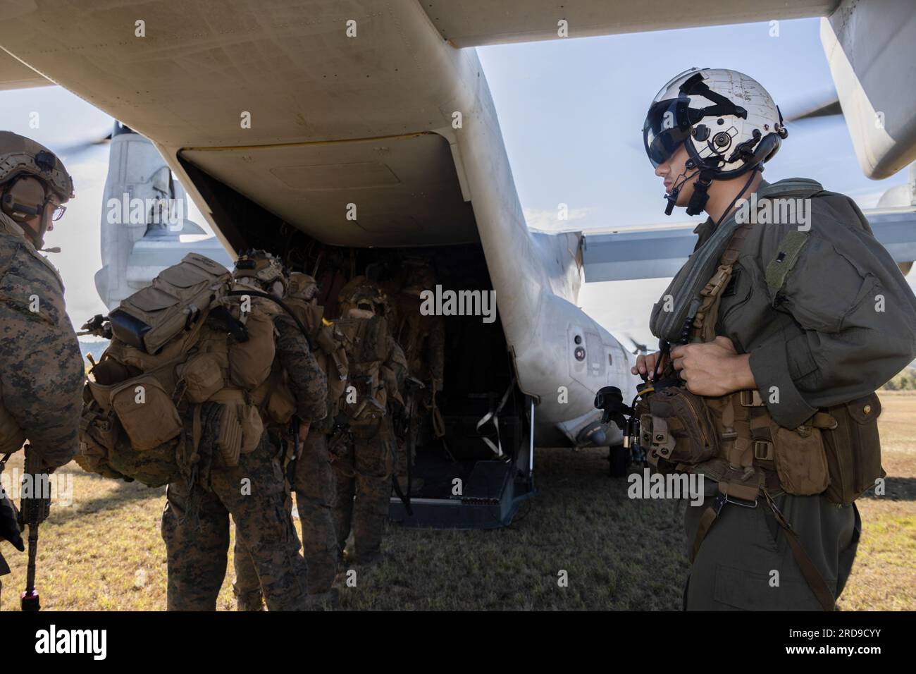 A U.S. Marine Corps MV-22B Osprey crew chief Marine Medium Tiltrotor ...