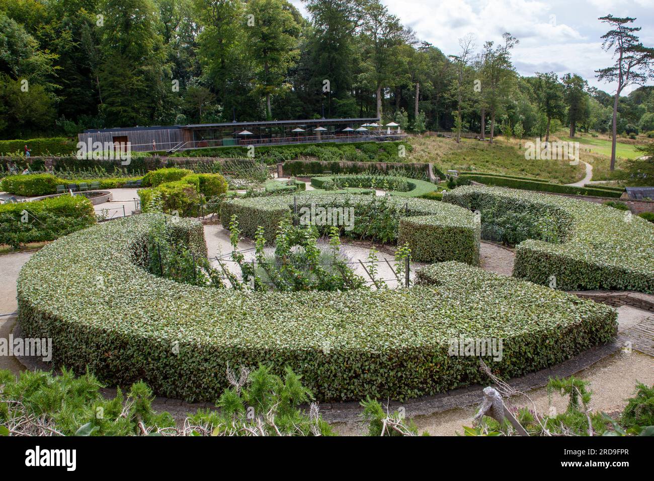 Parabola hi-res stock photography and images - Alamy