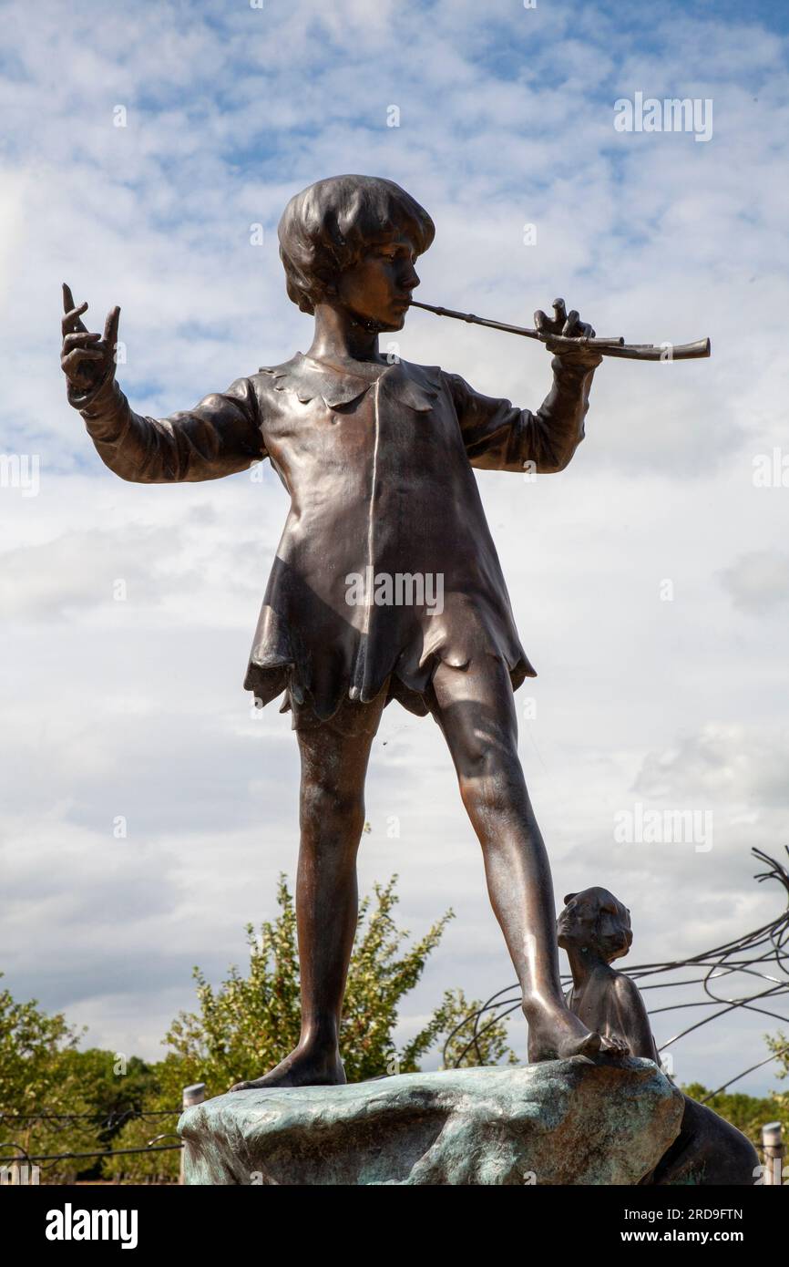 Peter Pan Sculpture by George Frampton in the Four Seasons Garden at ...