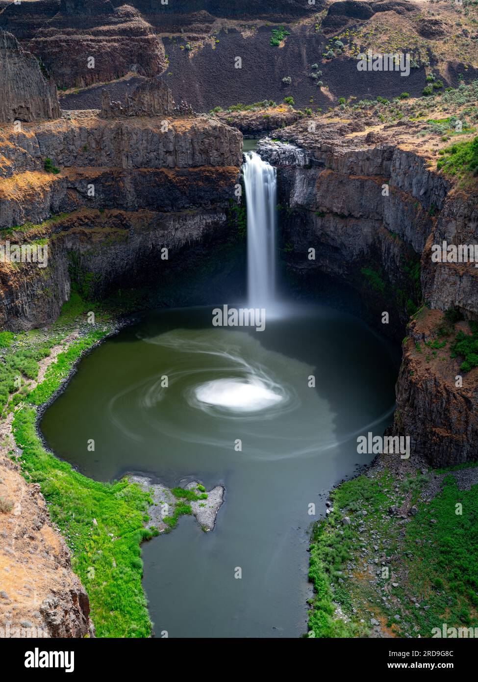 Classic view of Palouse Falls in the spring time Stock Photo - Alamy