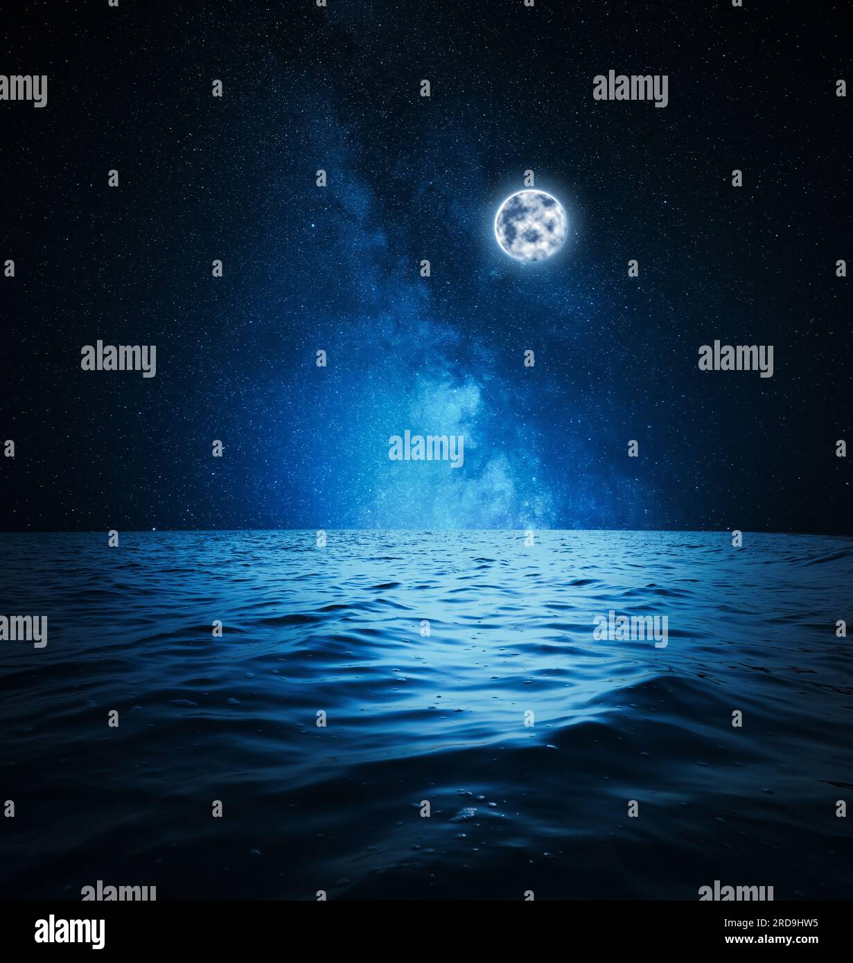 Moon over sea hi-res stock photography and images - Alamy