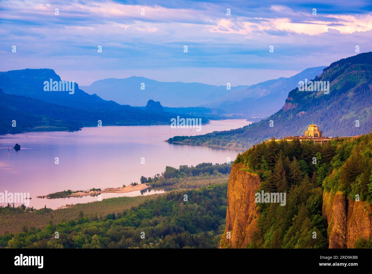 Evening light on the Columbia River and Crown Point Vista House ...