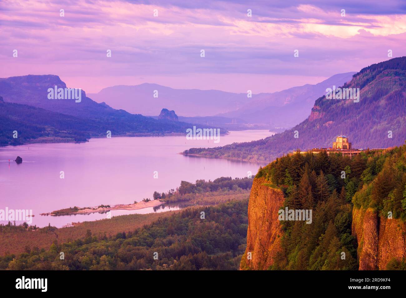 Evening light on the Columbia River and Crown Point Vista House ...