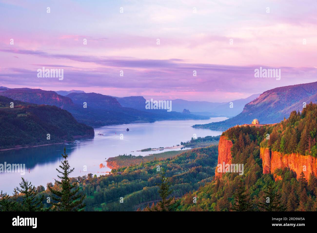 Evening light on the Columbia River and Crown Point Vista House ...