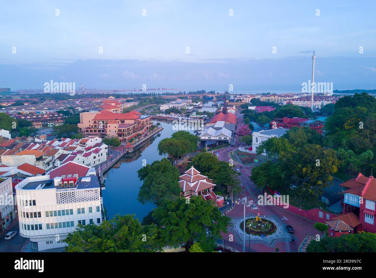 Arial sunset city landscape river hi-res stock photography and images ...