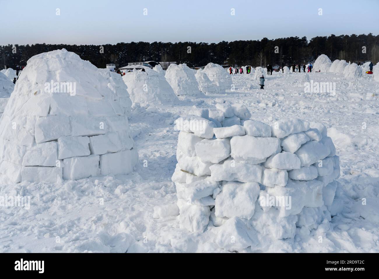 Unfinished shelter from the cold at the competition for the ...