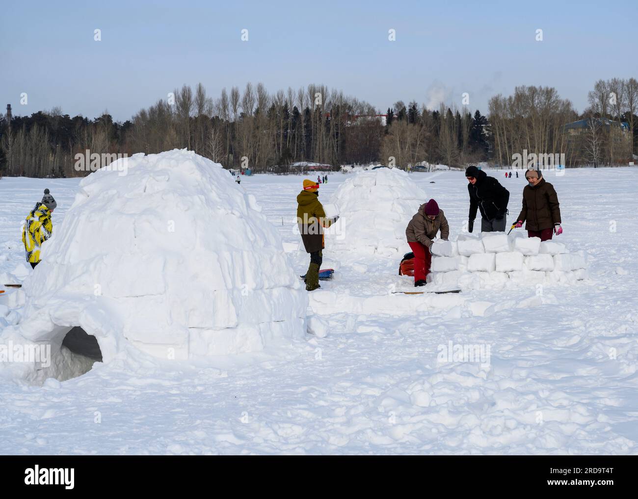 Competition for the construction of an igloo, a national shelter from ...