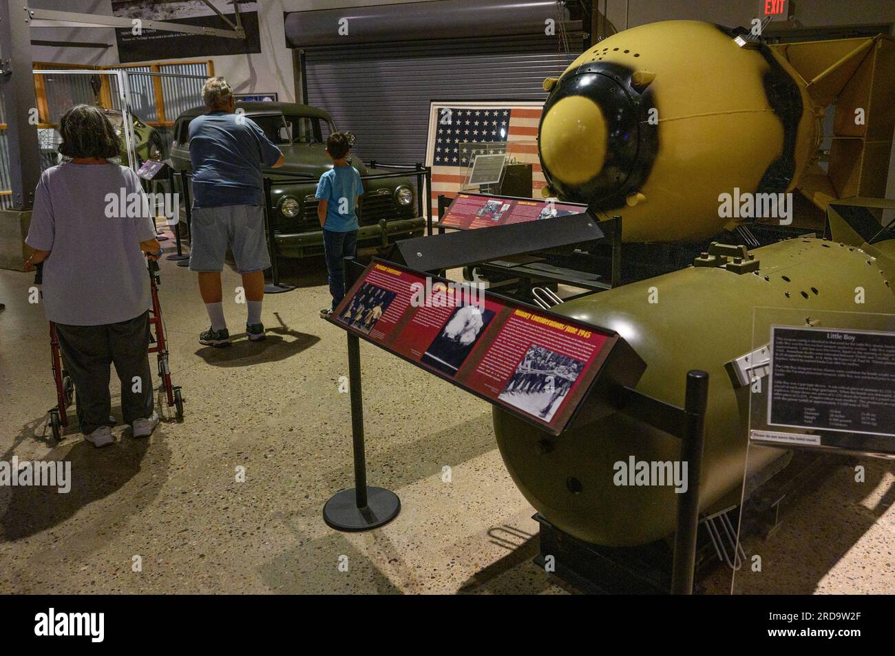 Oppenheimer set hi-res stock photography and images - Alamy