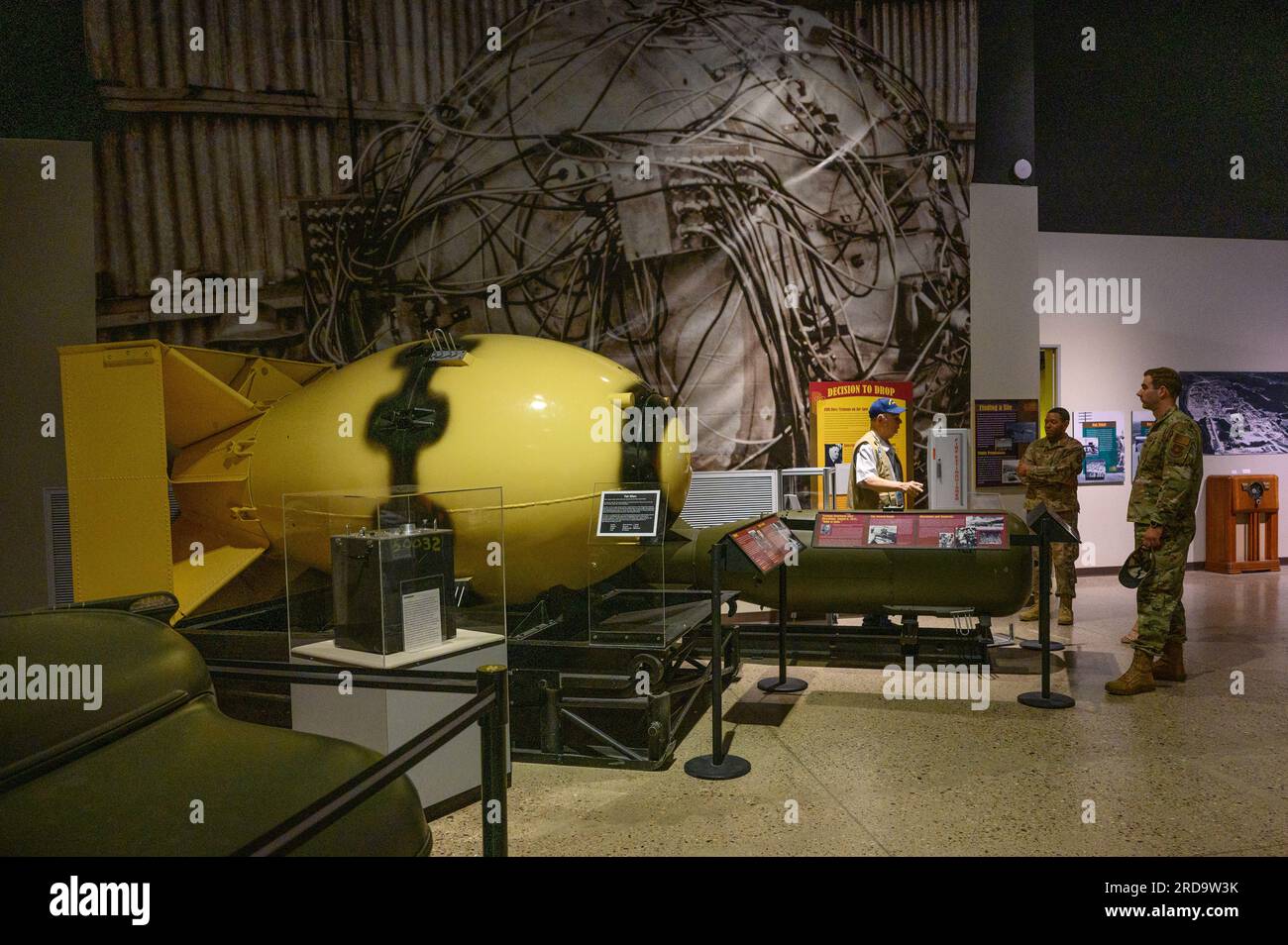 Oppenheimer set hi-res stock photography and images - Alamy