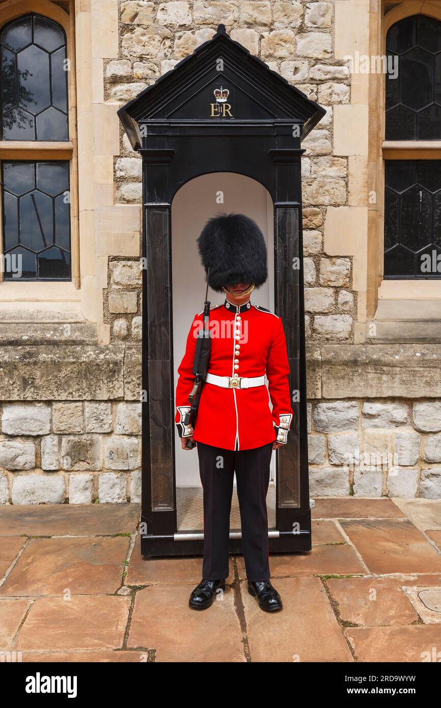 Royal guard tower of london hi-res stock photography and images - Alamy