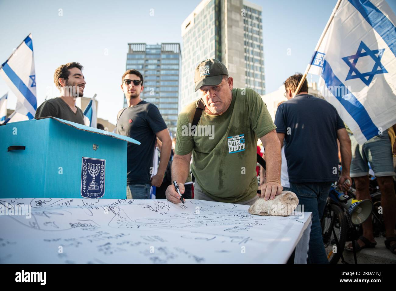Israel. 19th July, 2023. An Israeli reservist signs a "refusal to ...