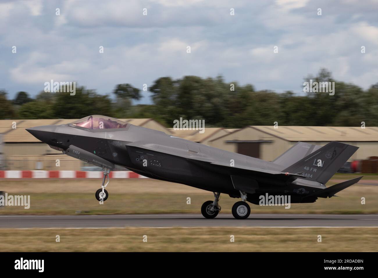 Lockheed martin f 35 landing hi-res stock photography and images - Alamy