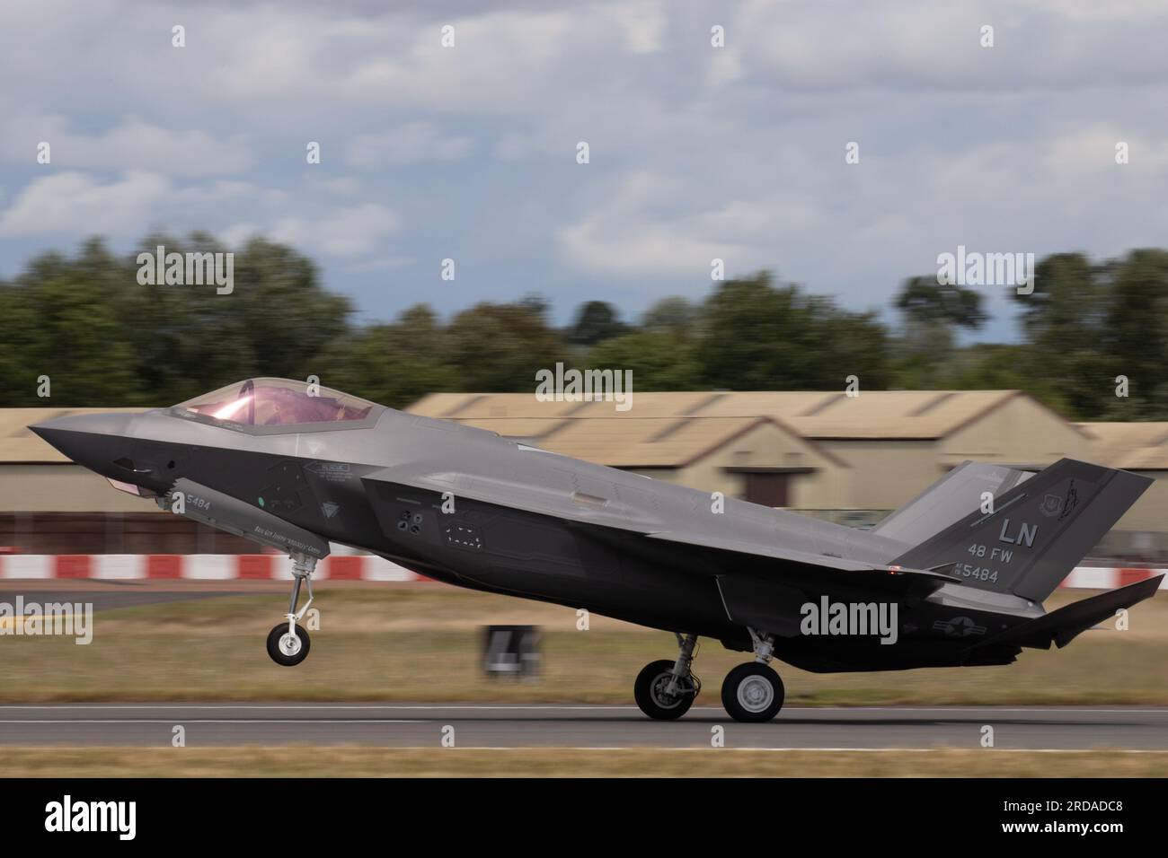 Lockheed martin f 35 landing hi-res stock photography and images - Alamy