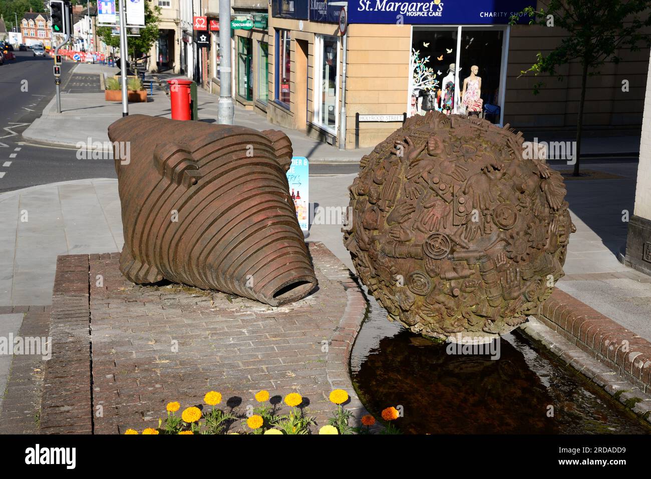 Boulder statues by Neville Cable along High Street with Fore Street to ...