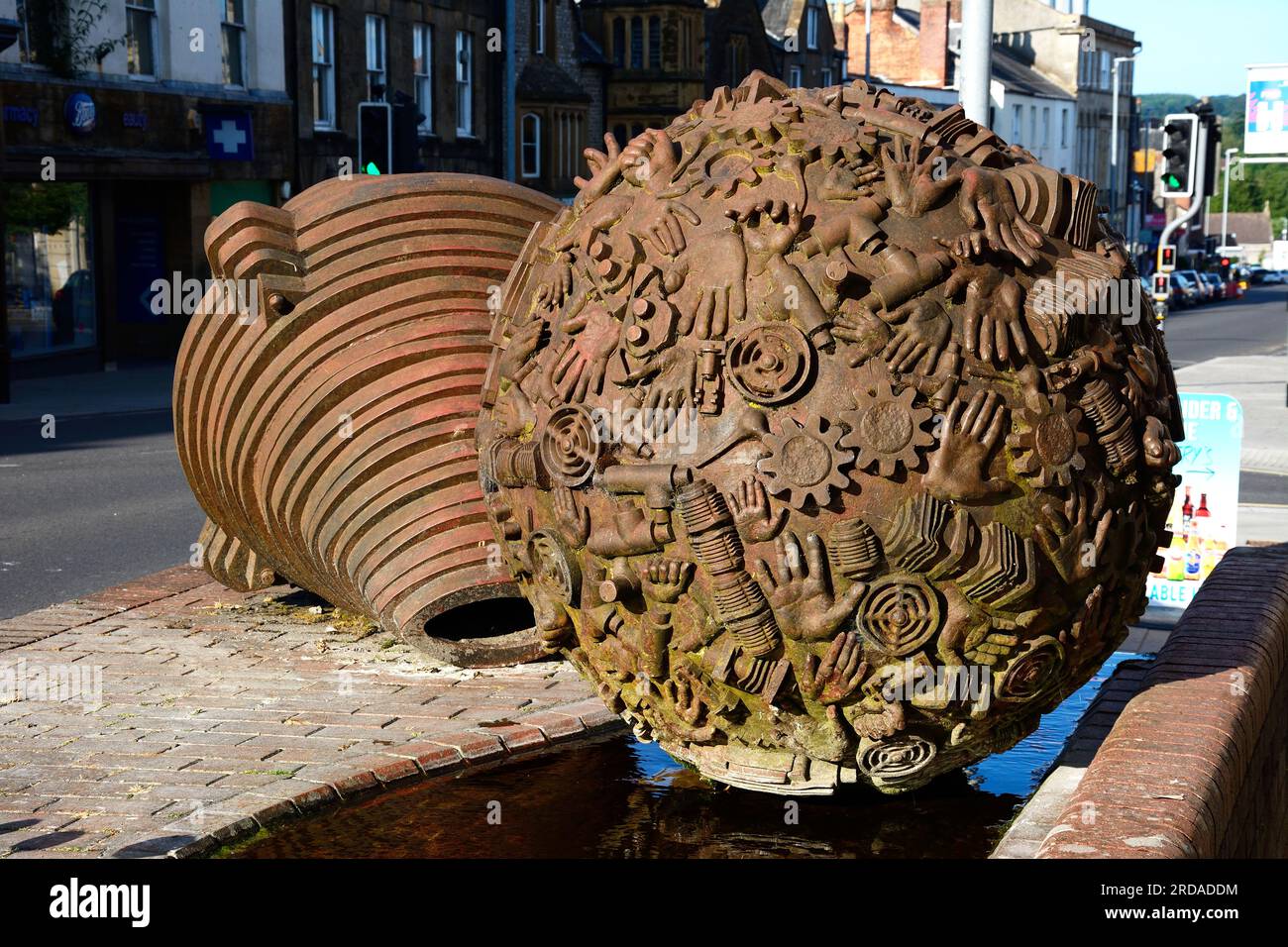 Boulder statues by Neville Cable along High Street with Fore Street to ...