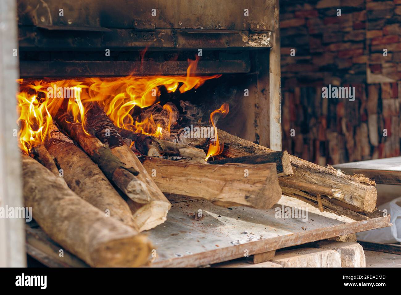 Firewood cuisine hi-res stock photography and images - Alamy