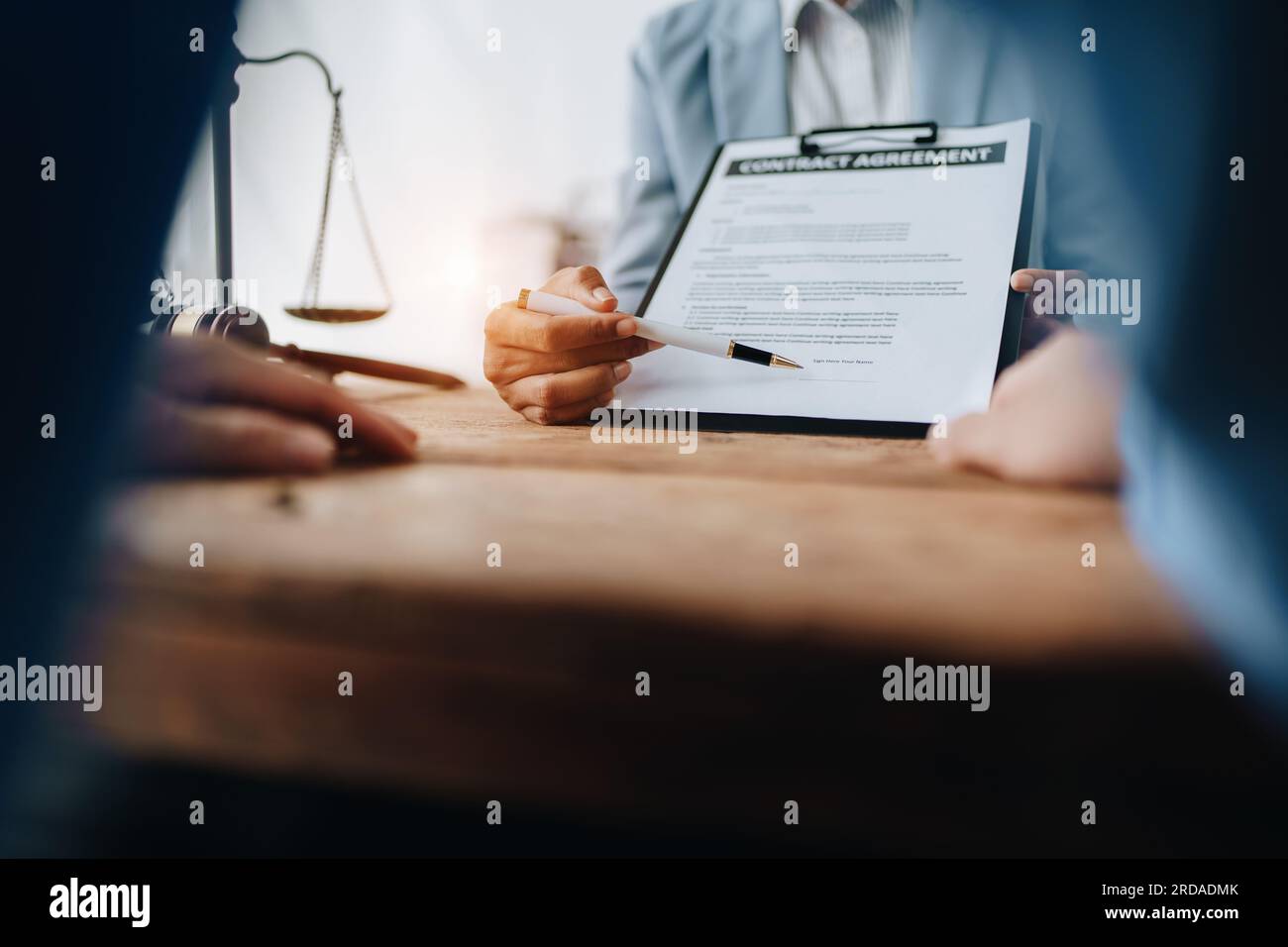 African hand signing legal document hi-res stock photography and images ...