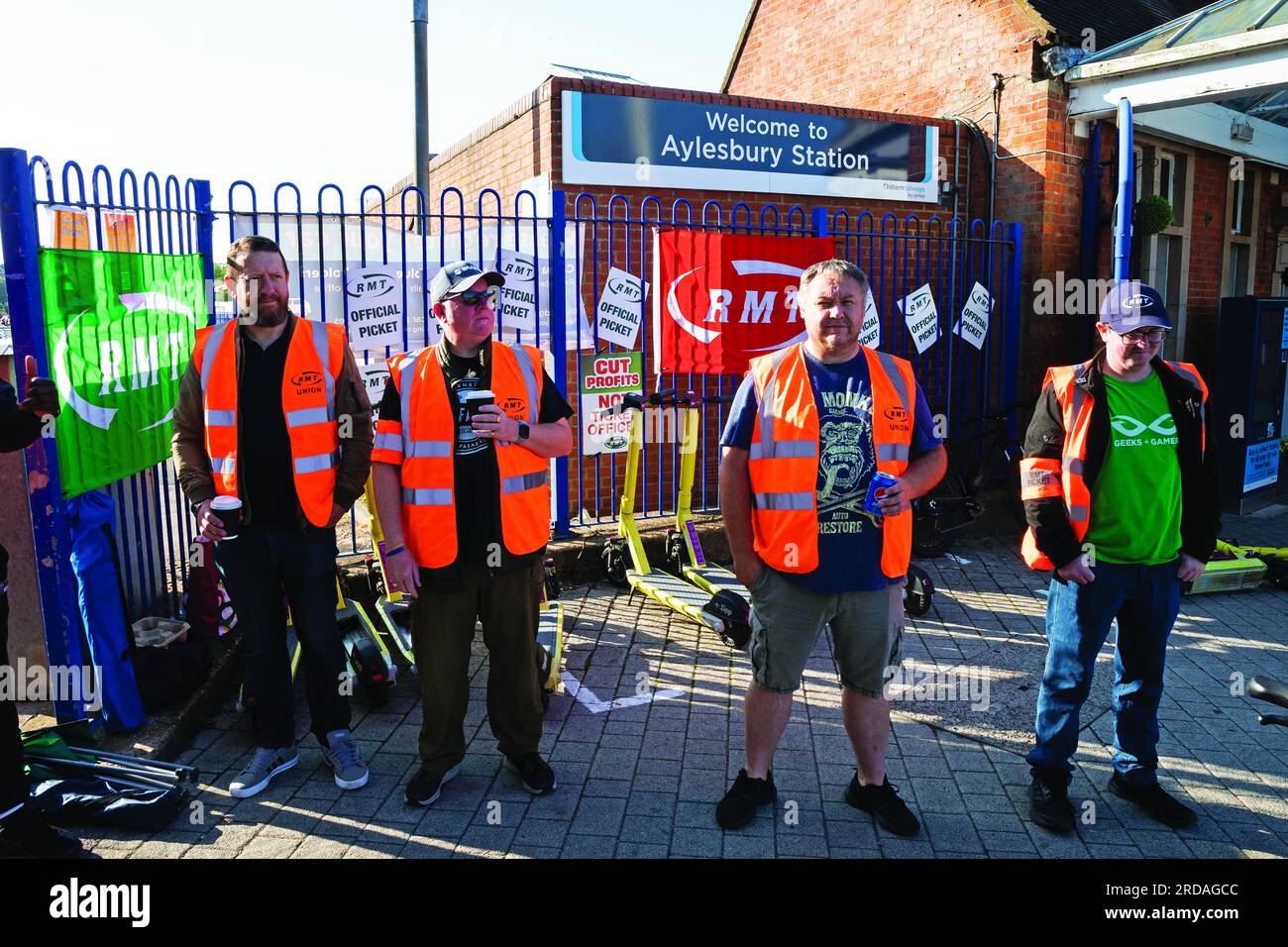 14 train operating companies hi-res stock photography and images - Alamy