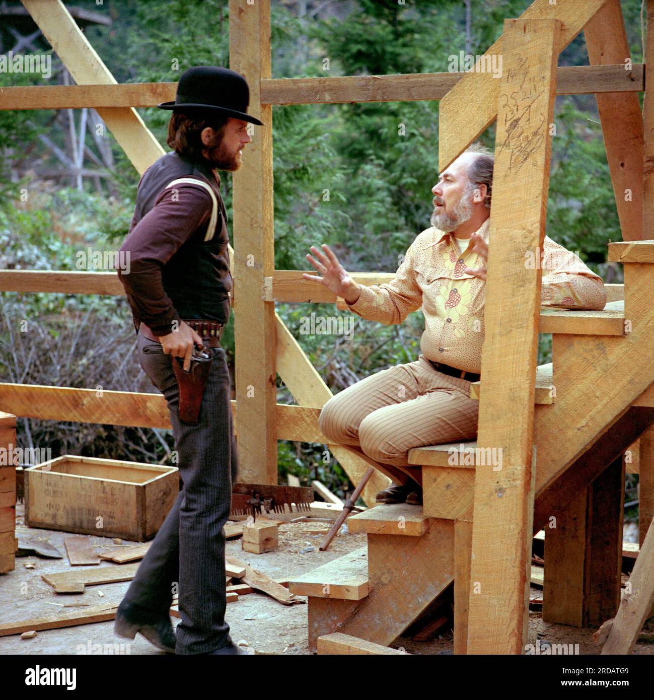 WARREN BEATTY and ROBERT ALTMAN in MCCABE & MRS. MILLER (1971), directed by ROBERT ALTMAN ...