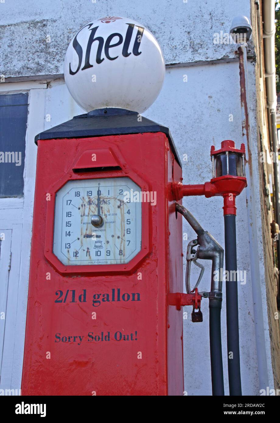 1950s shell station hi-res stock photography and images - Alamy