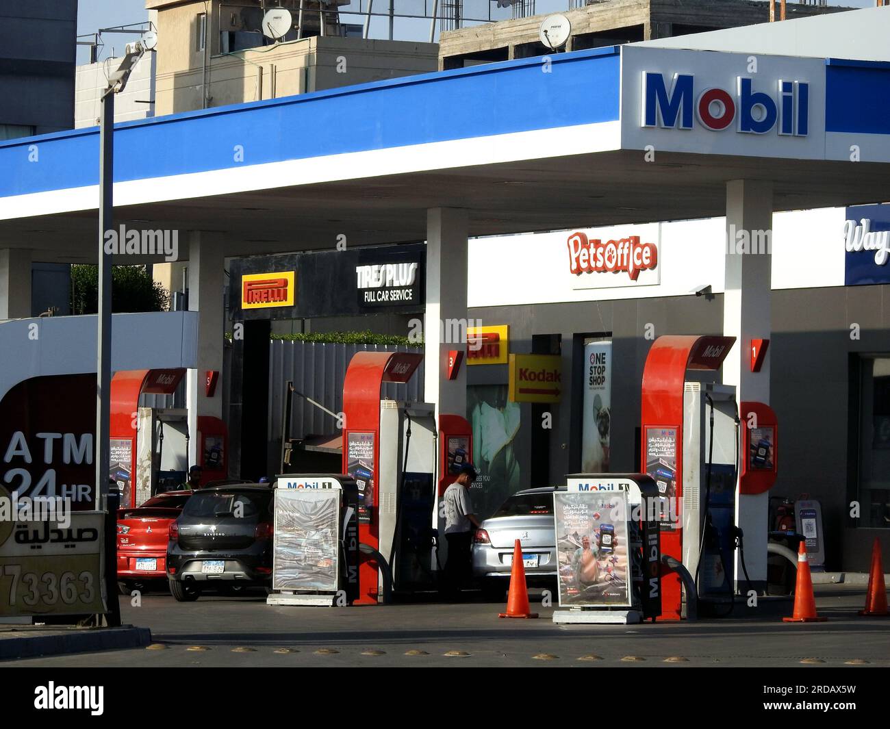 Mobil1 oil hi-res stock photography and images - Alamy