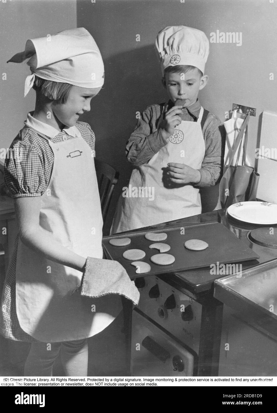 Children bake gingerbread cookies in 1947. At Stockholm's oldest ...