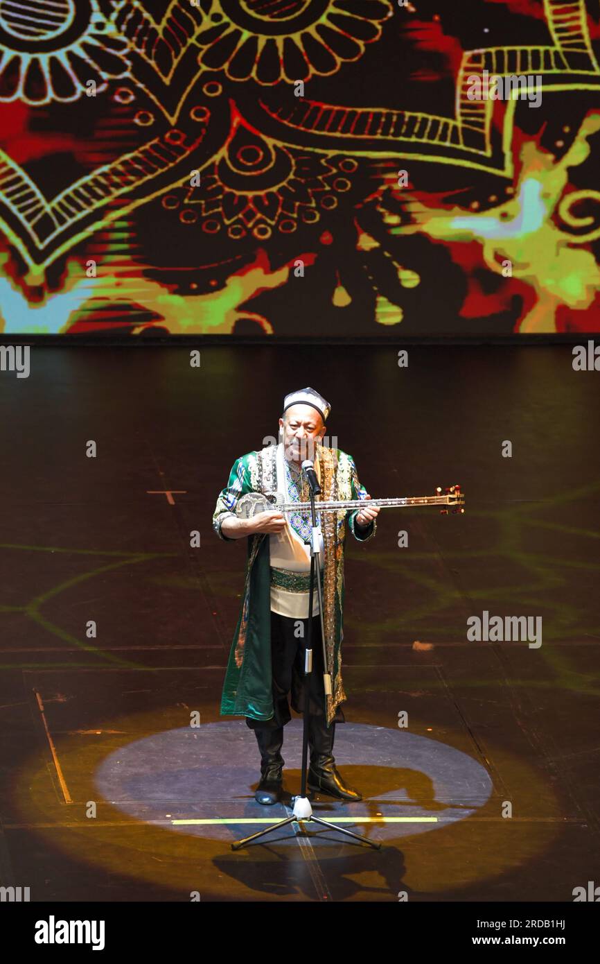 Muslim singers hi-res stock photography and images - Alamy