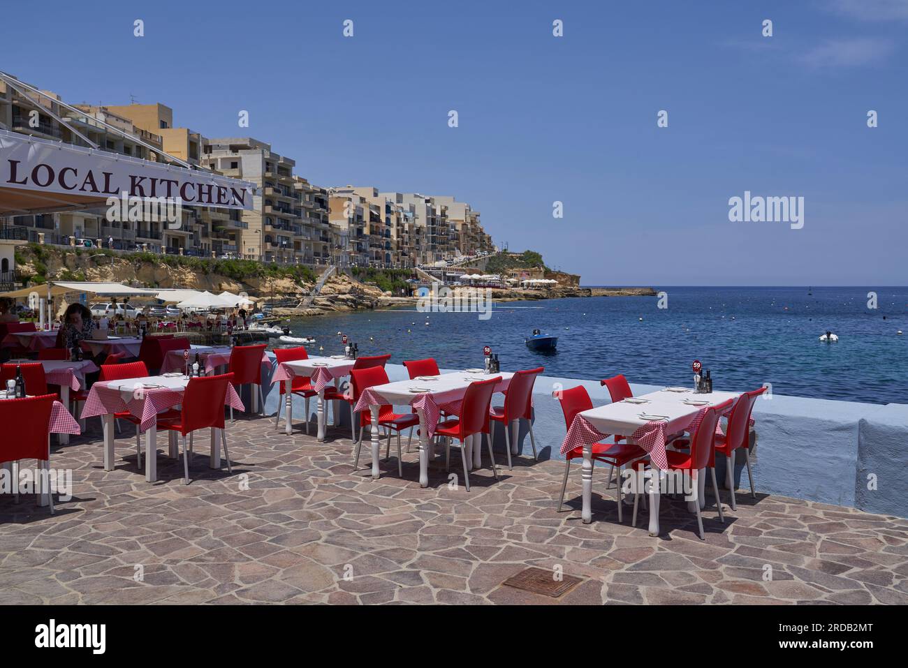 Waterfront dining table hi-res stock photography and images - Alamy