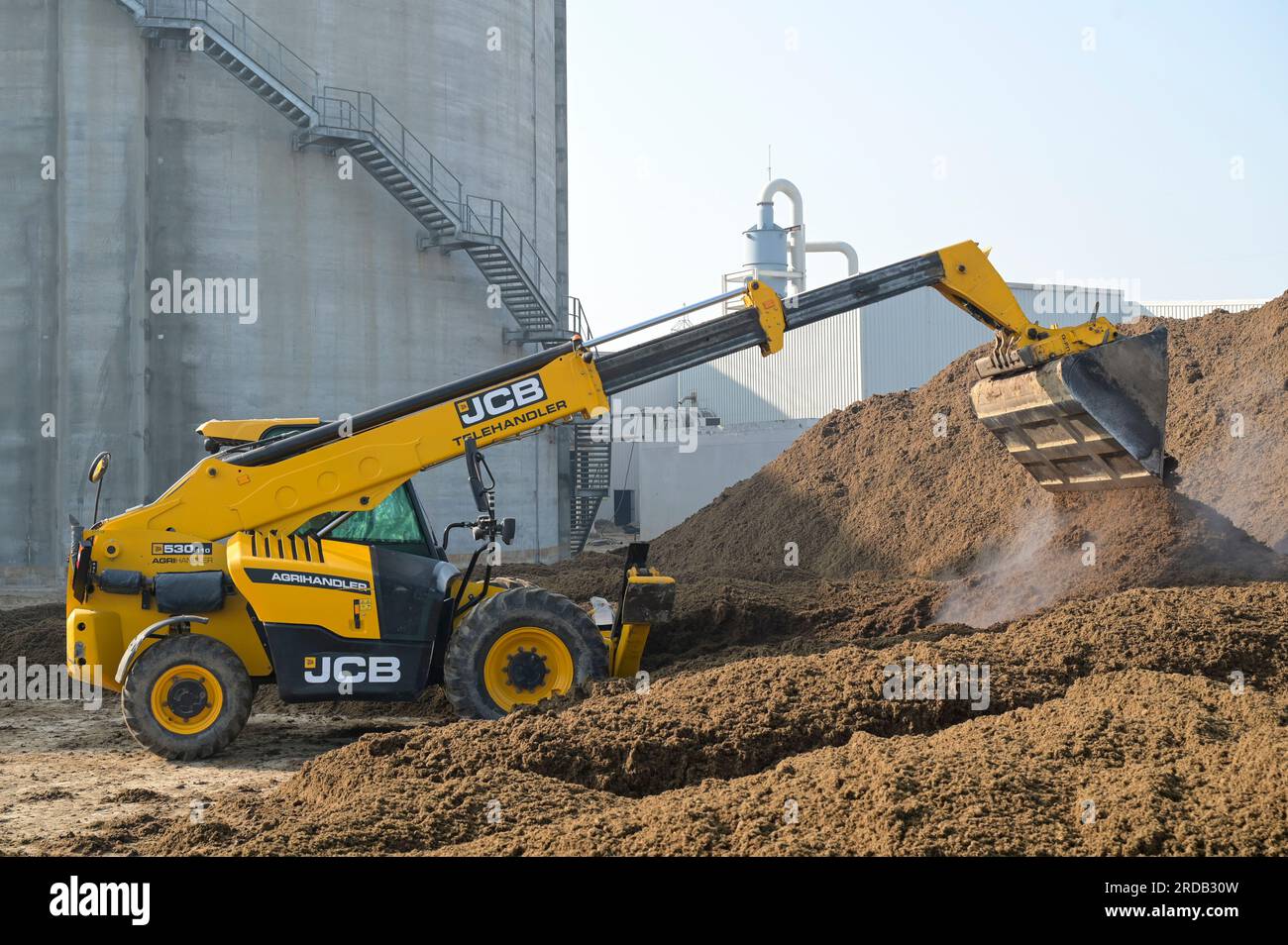 INDIA, Punjab, Lehragaga, Verbio biogas plant process paddy straw to ...