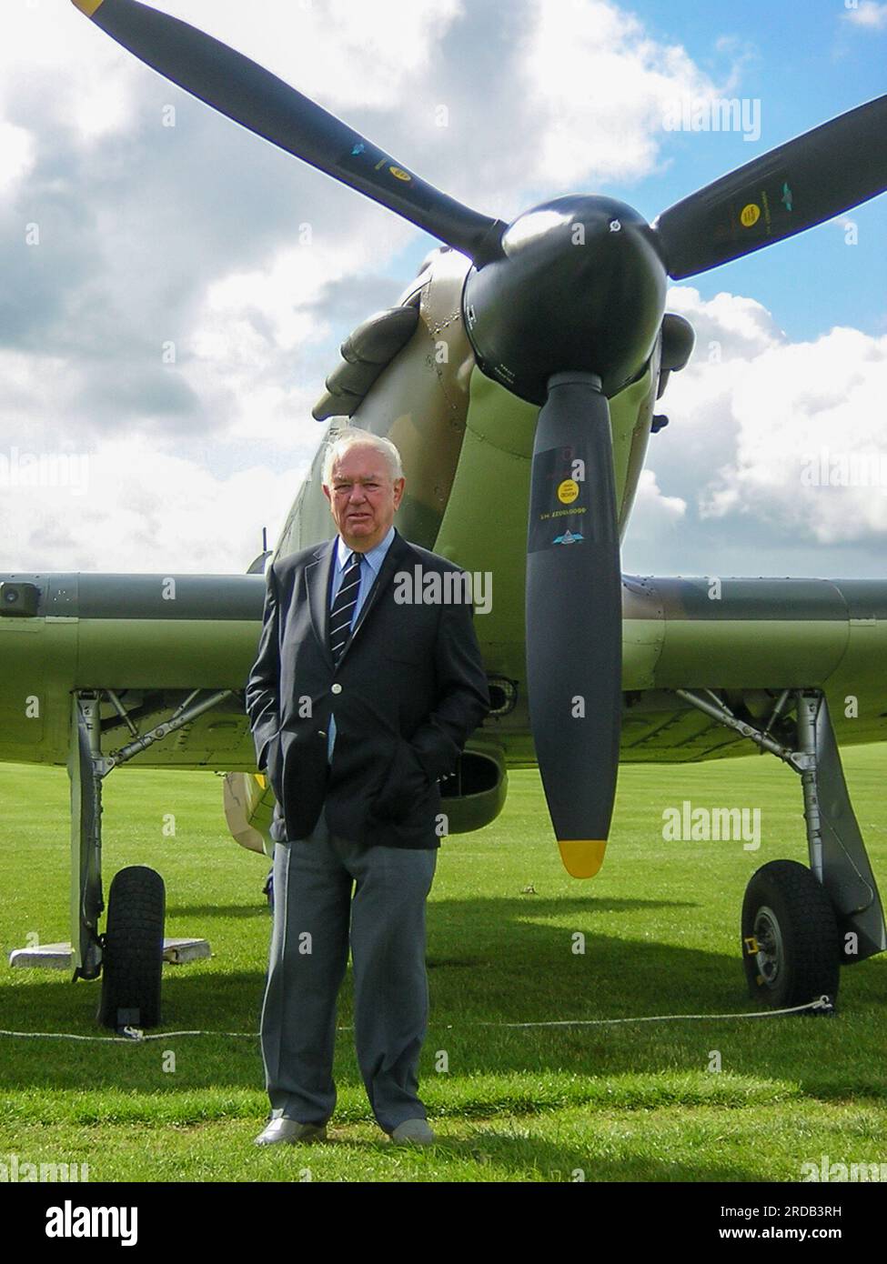 Wing Commander Bob Foster reunited at Duxford with 'his' wartime Battle ...