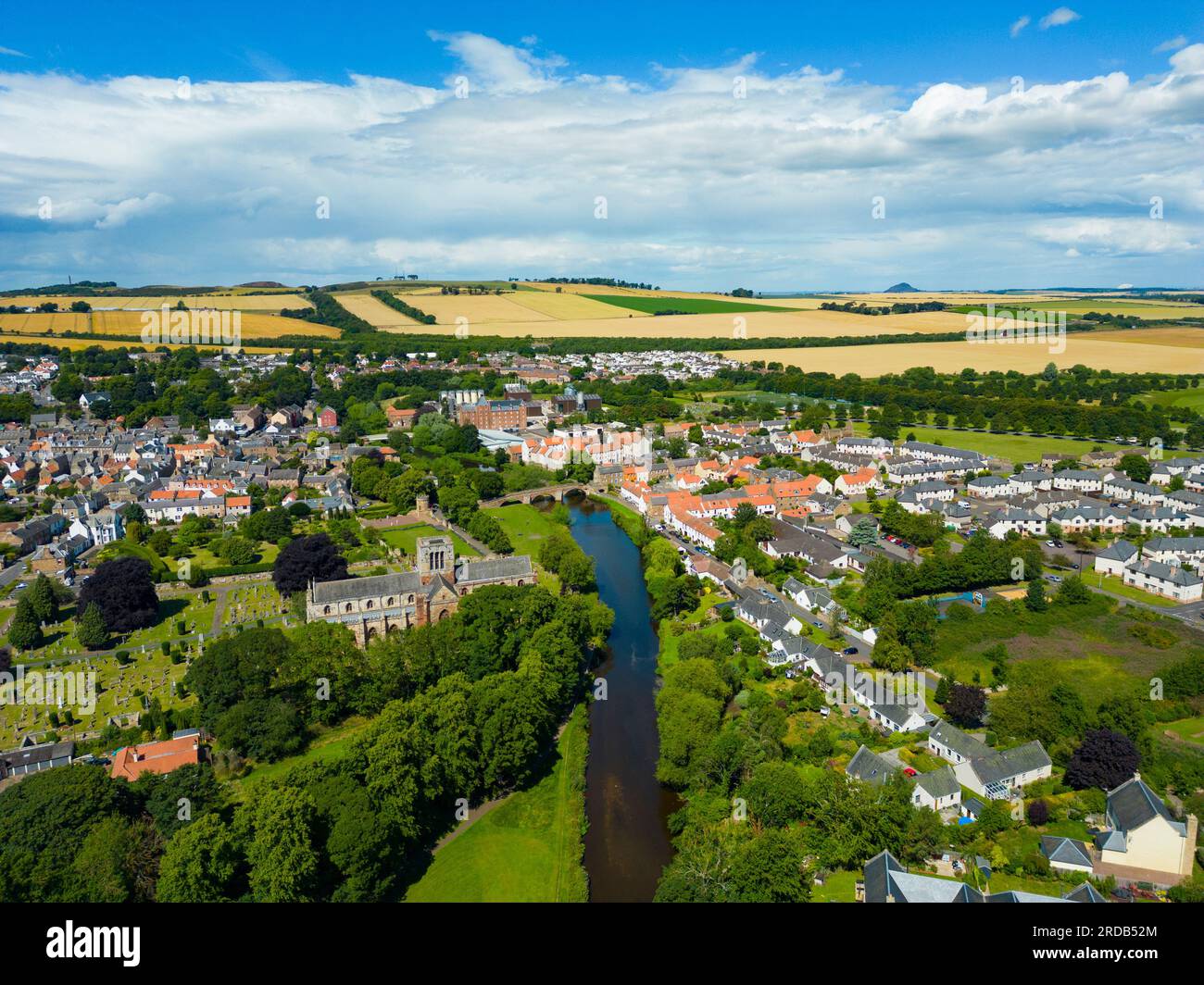 Above the east river hi-res stock photography and images - Alamy