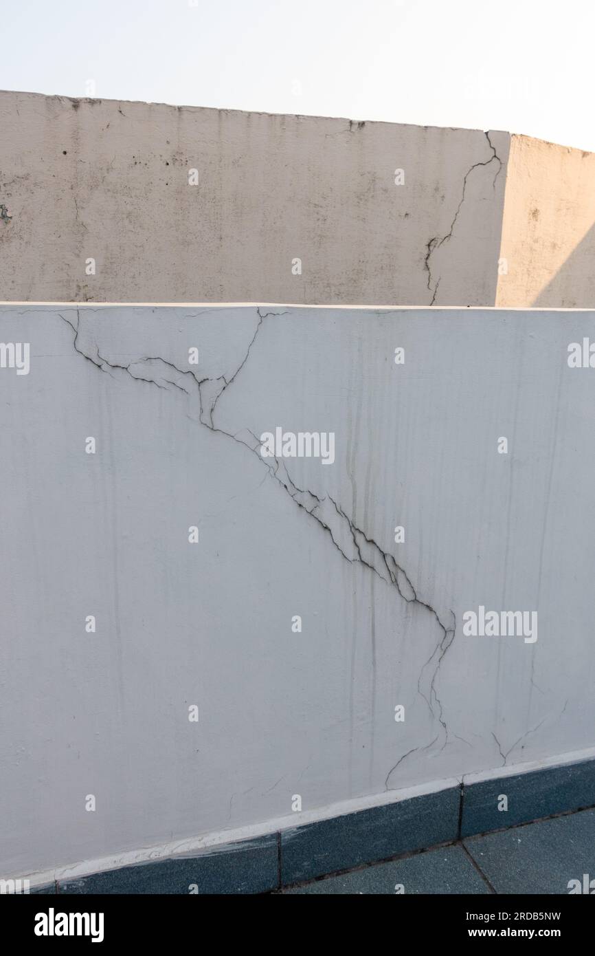 Old broken wall visible hi-res stock photography and images - Alamy