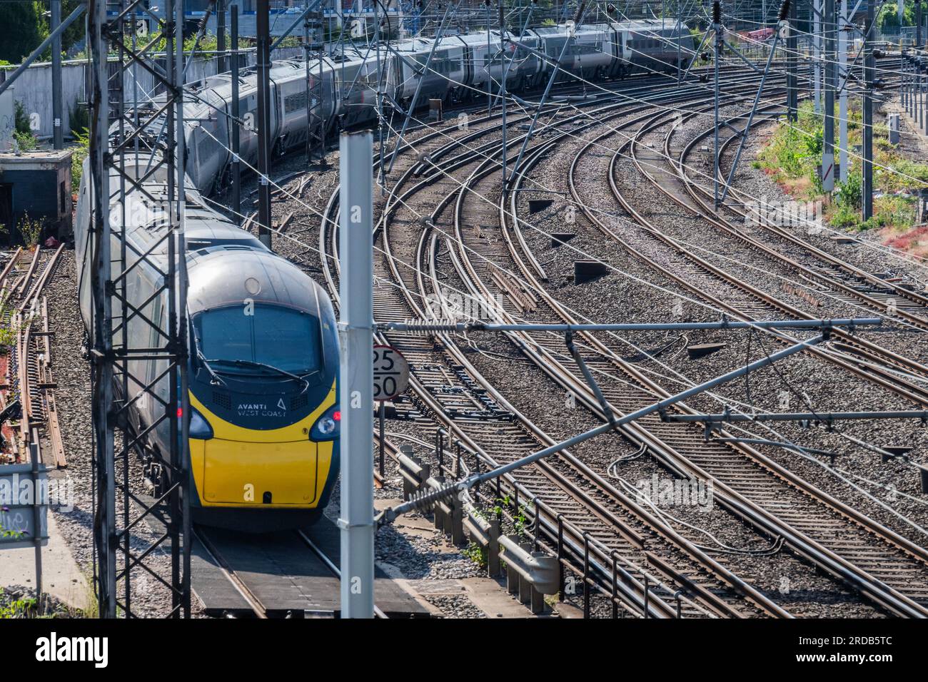 Avanti trains hi-res stock photography and images - Alamy