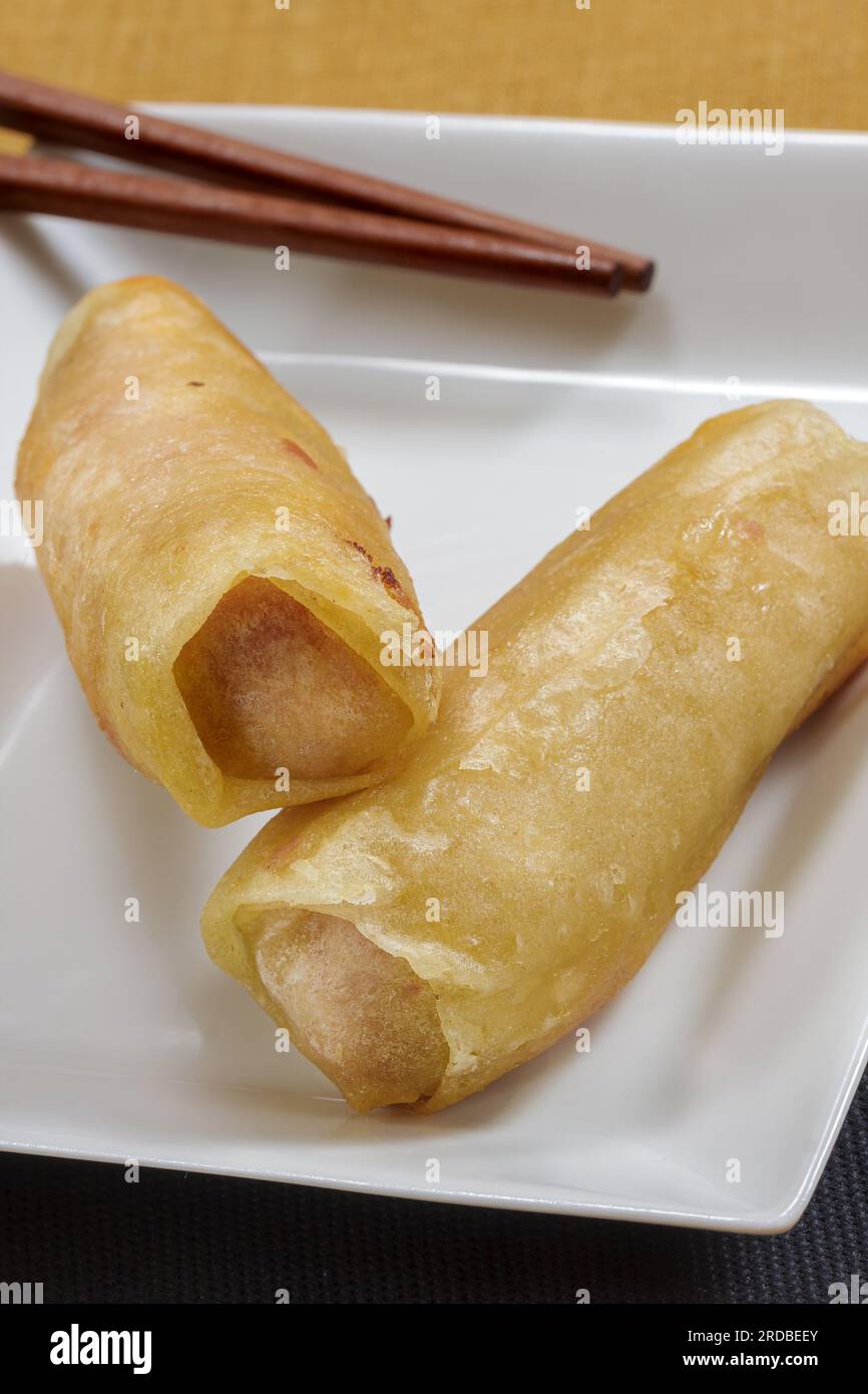 Two spring rolls hi-res stock photography and images - Alamy