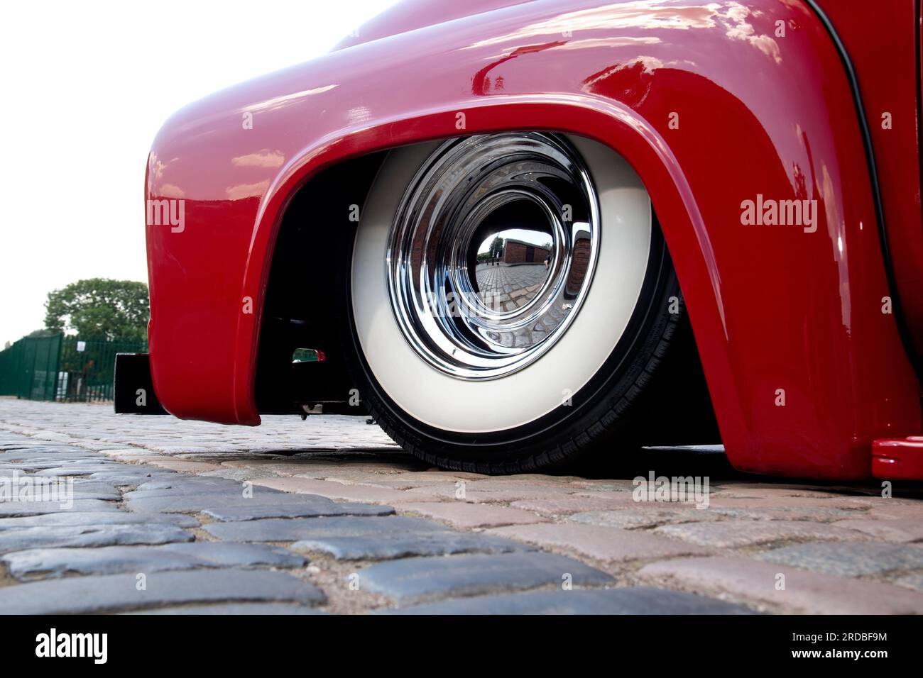 Custom modified 1953 Ford F100 tuck on air bags Stock Photo - Alamy