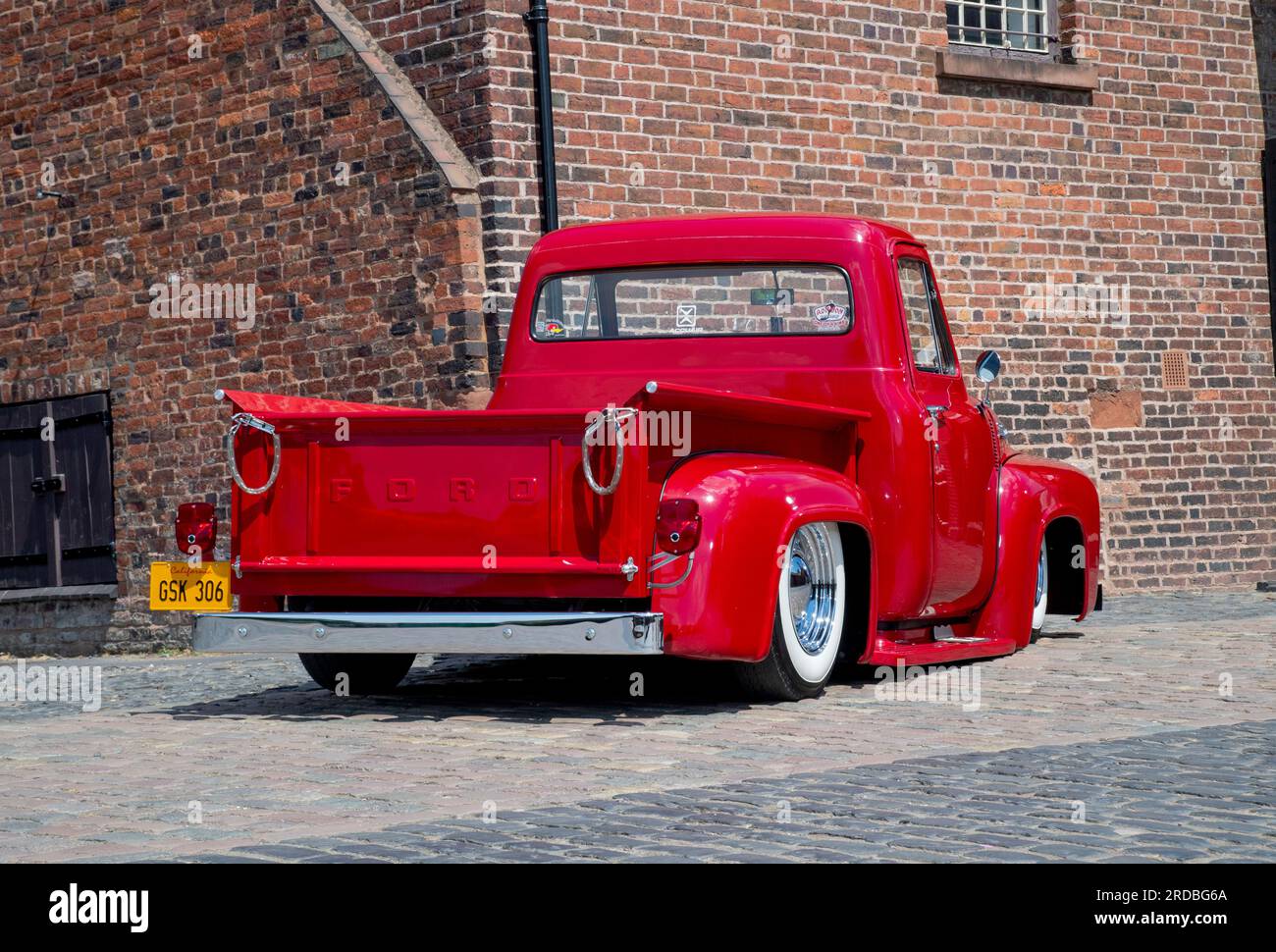 Custom modified 1953 Ford F100 tuck on air bags Stock Photo - Alamy